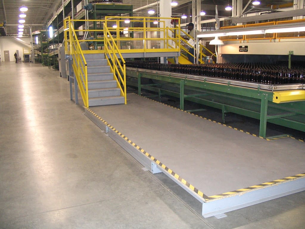 Cross-Overs Make Safer Beer Bottle Production | Conveyer & Caster