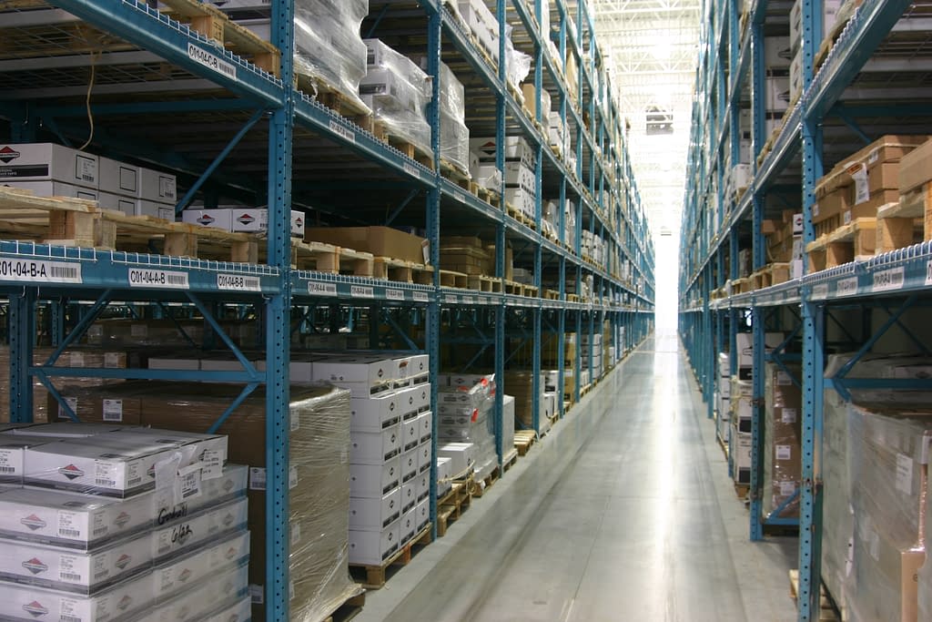 Speedrack Style Pallet Racks - Conveyer & Caster